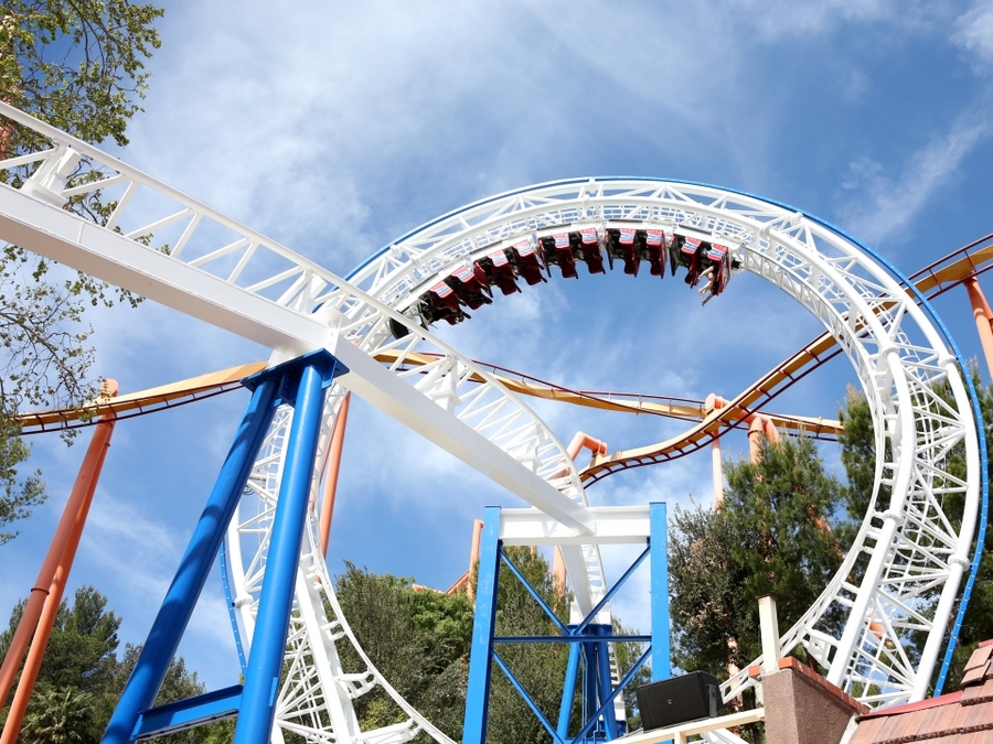 Six Flags offering prizes for guests who can stay in a coffin for 30 ...